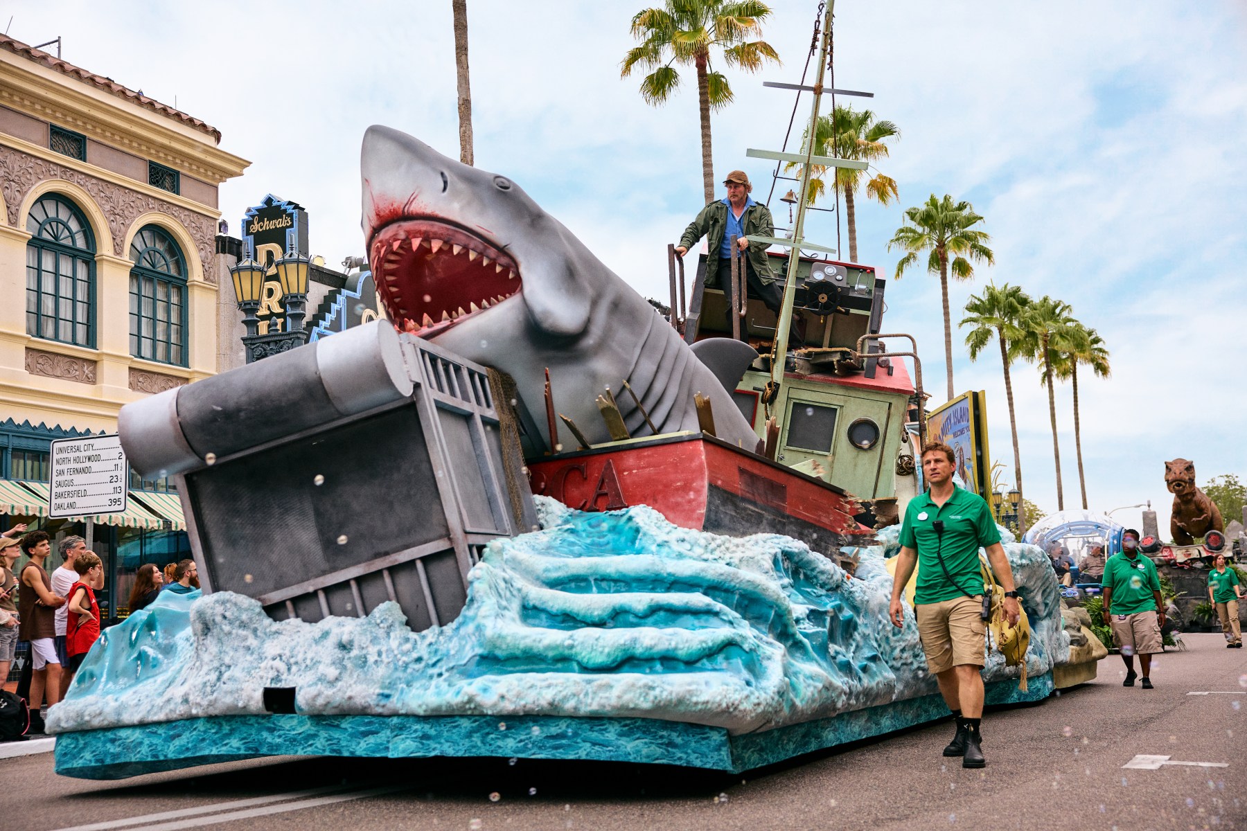 UNIVERSAL ORLANDO RESORT’S LARGEST DAYTIME PARADE, UNIVERSAL MEGA MOVIE ...